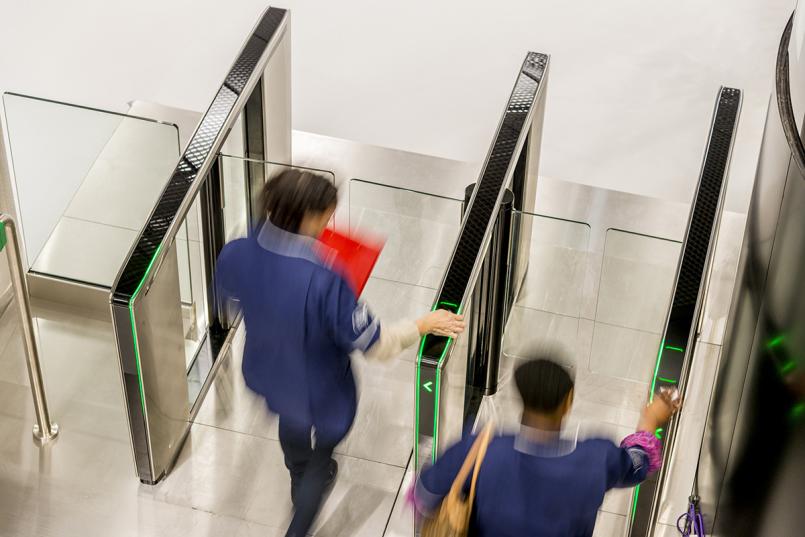 How Guards and Security Entrances Work Together for Risk Mitigation